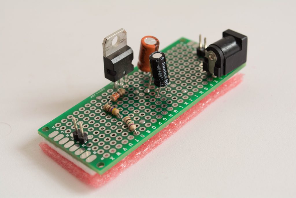 LM317 to output 3.3 Volts – MicroController Electronics